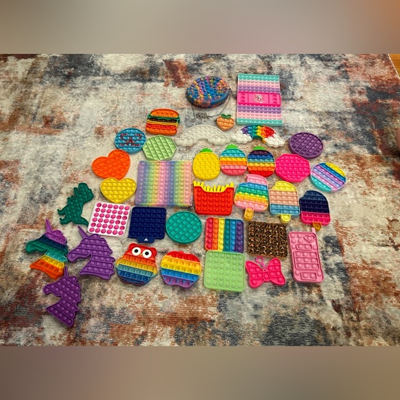 pop | Toys | 35 Fidgets Pop Its New Condition Including A Pop It Purse ...